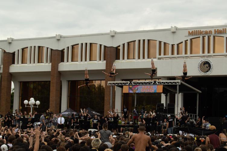 Photos: UCF students "Charge On" into Reflection Pond at Spirit Splash ...