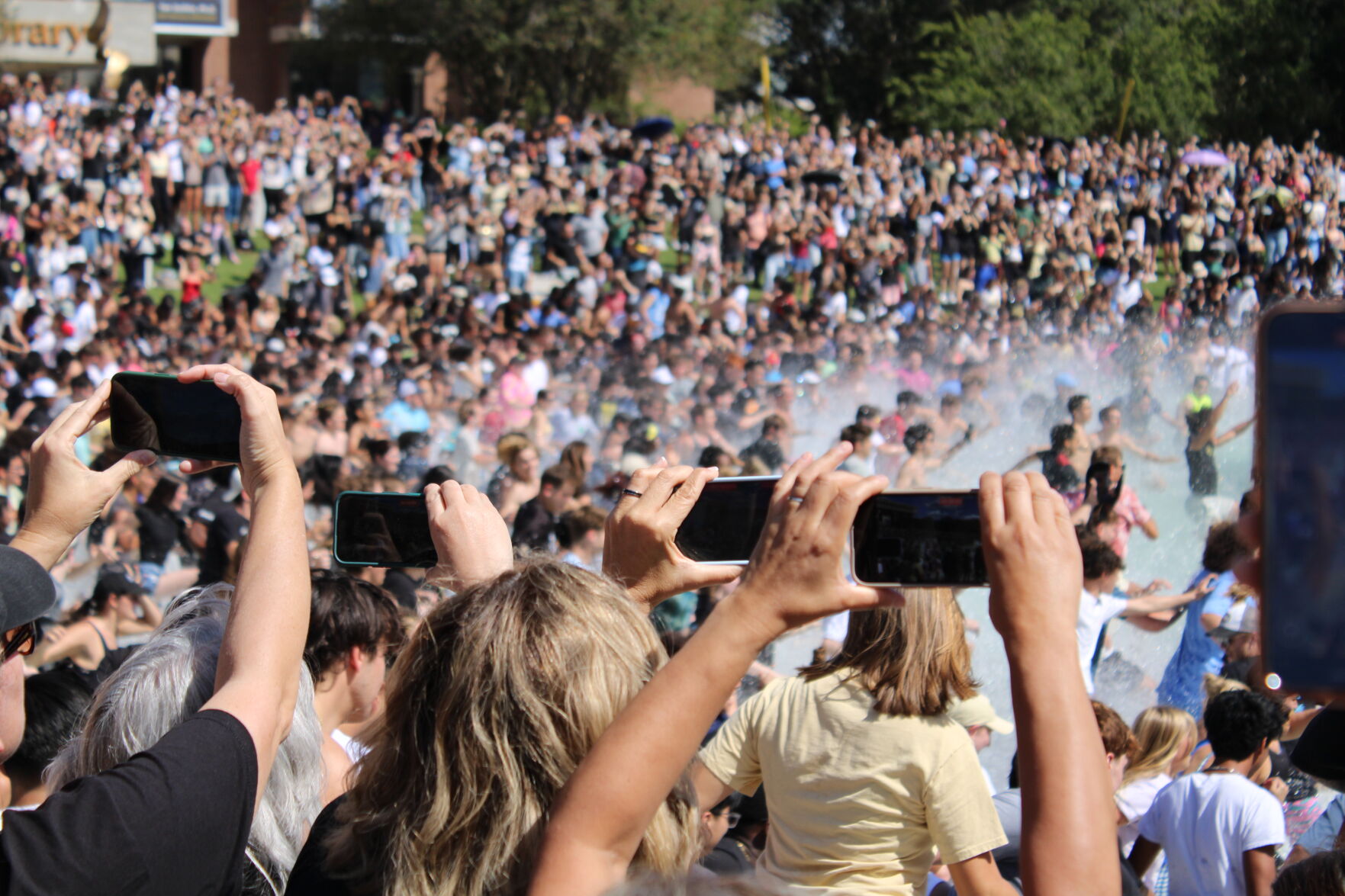 UCF students come together to enjoy traditional homecoming event known ...