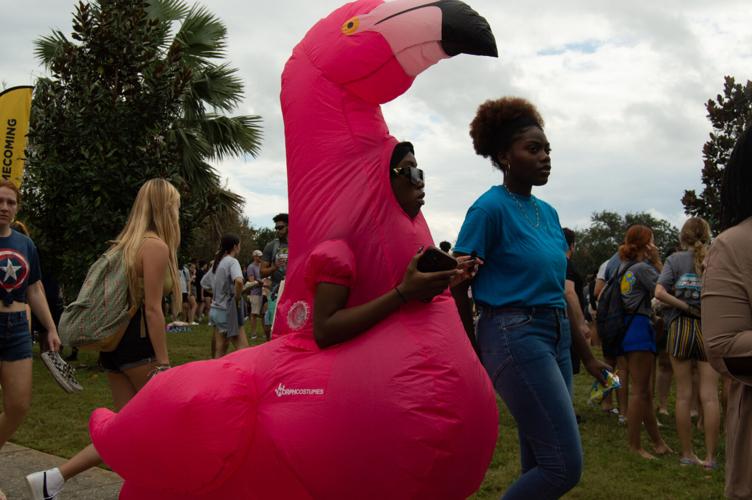 Photos: UCF students "Charge On" into Reflection Pond at Spirit Splash ...