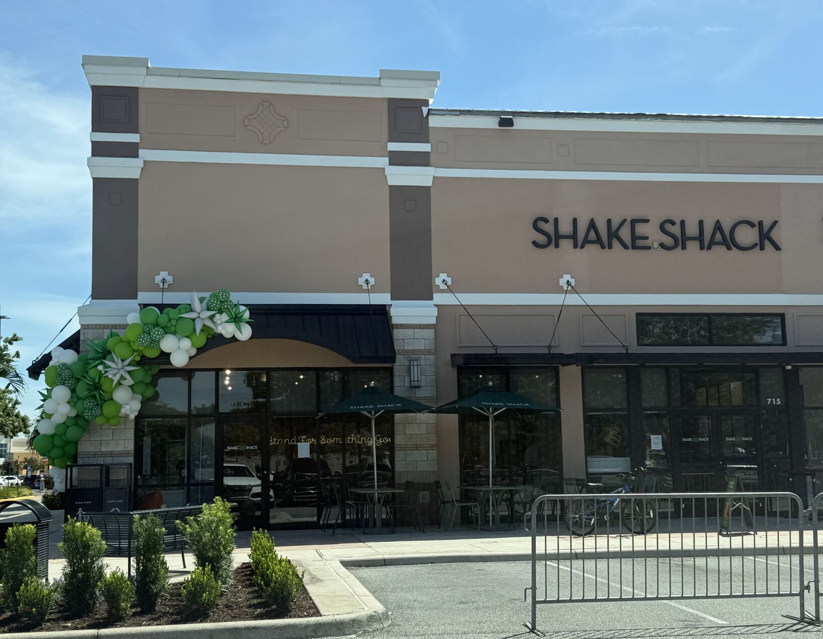 Shake Shack opens new location at Waterford Lakes | News | The Charge