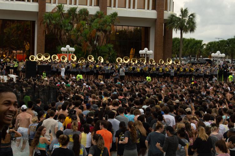 Photos: UCF students "Charge On" into Reflection Pond at Spirit Splash ...