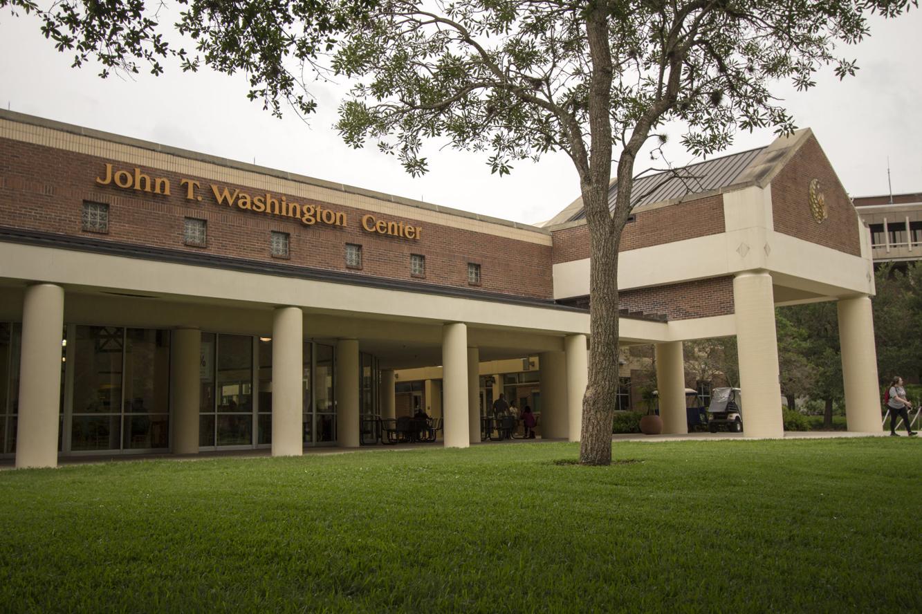 Same tune at UCF bookstore during first week of classes | News | The Charge