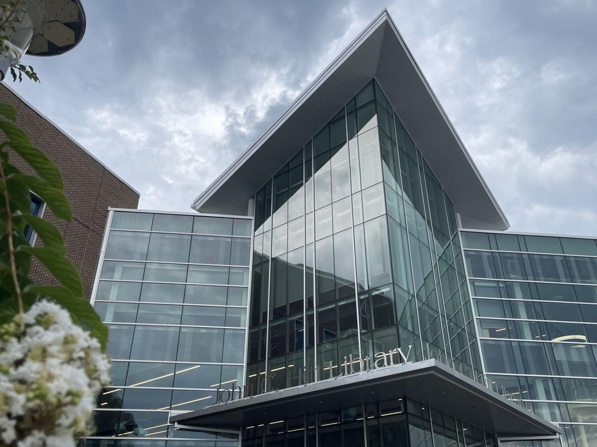 UCFPD arrests, accuses UCF student of recording up woman's skirt at library | News | The Charge