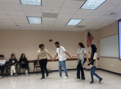 UCF Palestinian Student Association teaches the steps, culture of dabke ...