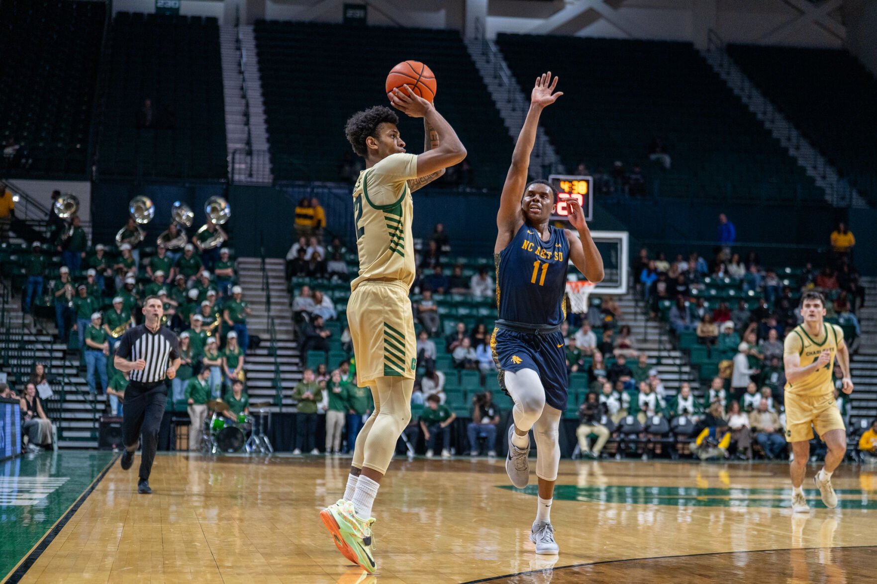 Charlotte men's basketball falls short in first conference game of ...