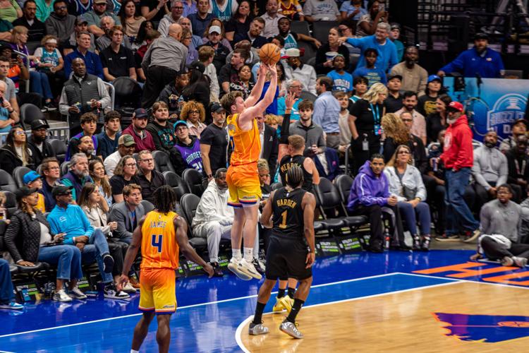Column: A series of fortunate events has led to the best Hornets team ...