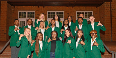 The Student Ambassadors program works to link students with alumni and ...