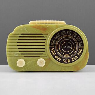 Vintage Plastic Radios Popular with Today’s Collectors | Entertainment ...