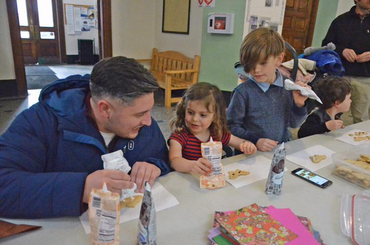 Community pledges to protect monarch butterflies | Kidscontent | nny360.com