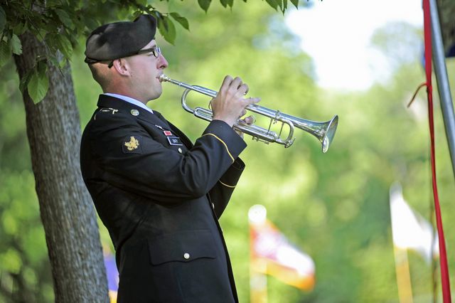 Fallen soldiers honored at Fort Drum memorial Two remembered: Comrades, families attend ceremony ...