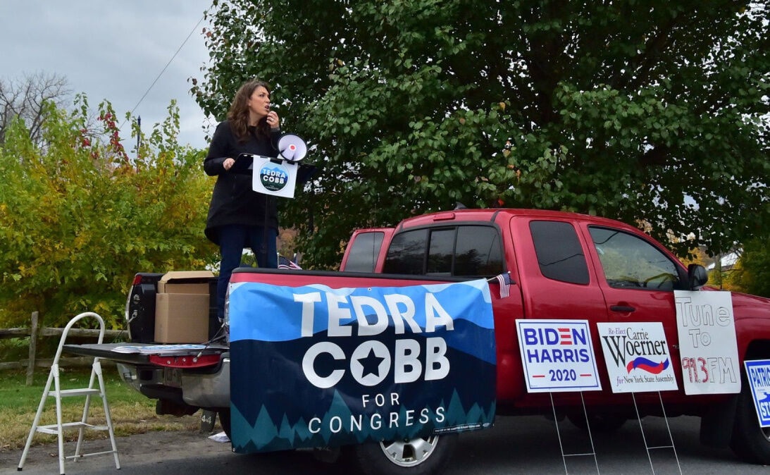 Cobb makes last-minute appeal to voters during Saturday campaign stops ...