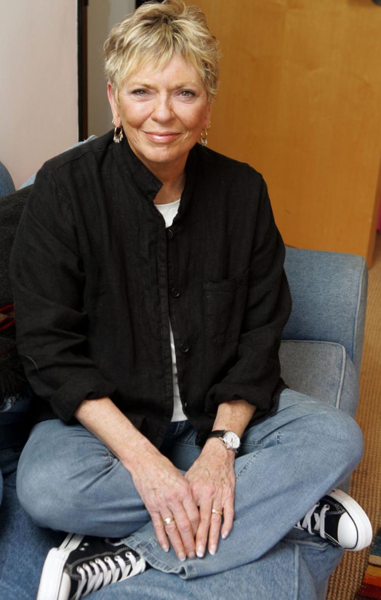 Newswoman Linda Ellerbee retiring Signing off: Retrospective on veteran ...