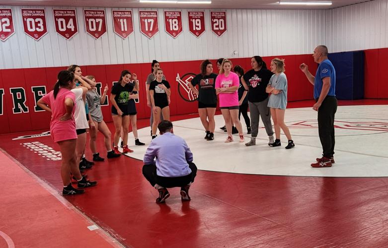 High school wrestling: Fulton girls bring pioneering spirit to the mat ...