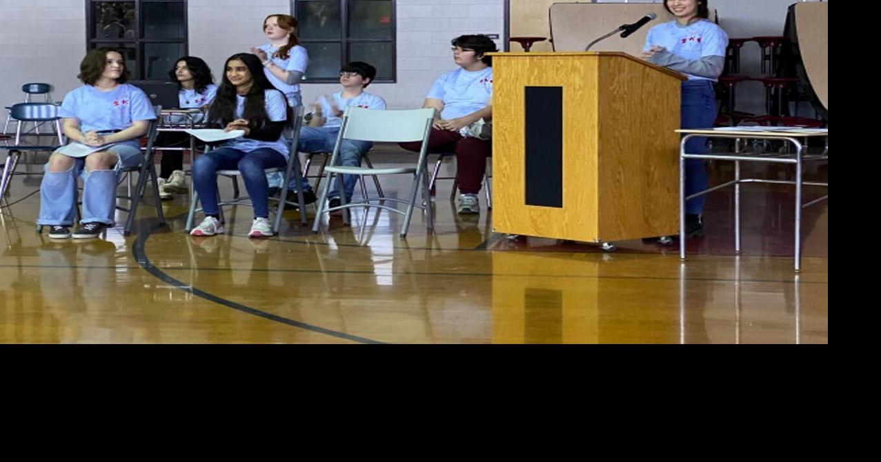 Students recognize fellow students during J.W. Leary Junior High awards ...