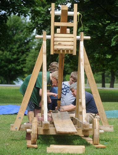 Students go medieval at SUNY Catapult Camp Teaching via trebuchet: Four ...