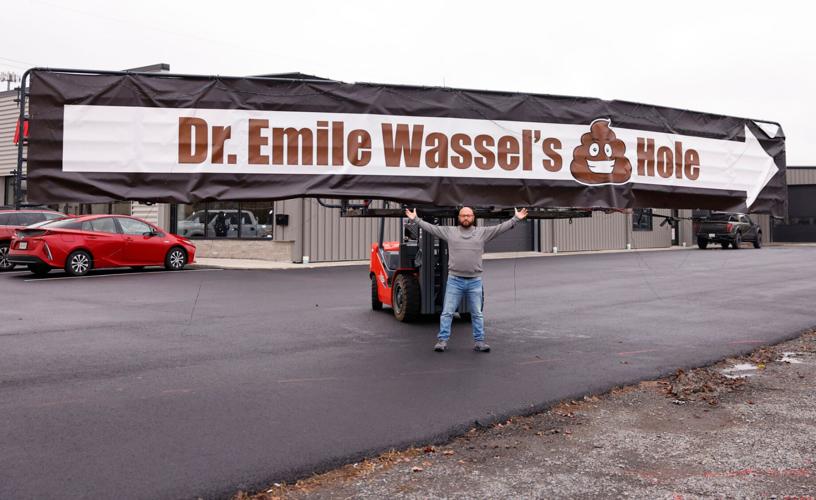 Rich neighbors go to war: Potty-talk signs, a blow-up Grinch, court ...