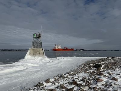 Seaway issues warning to stay off ice near two locks | Community News ...