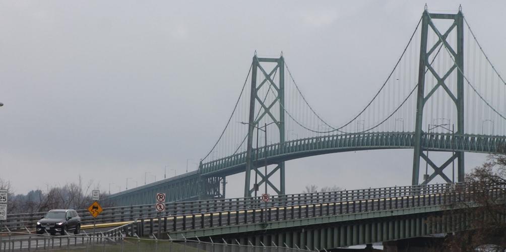 Canada bridge traffic down across NNY from year ago | St. Lawrence ...