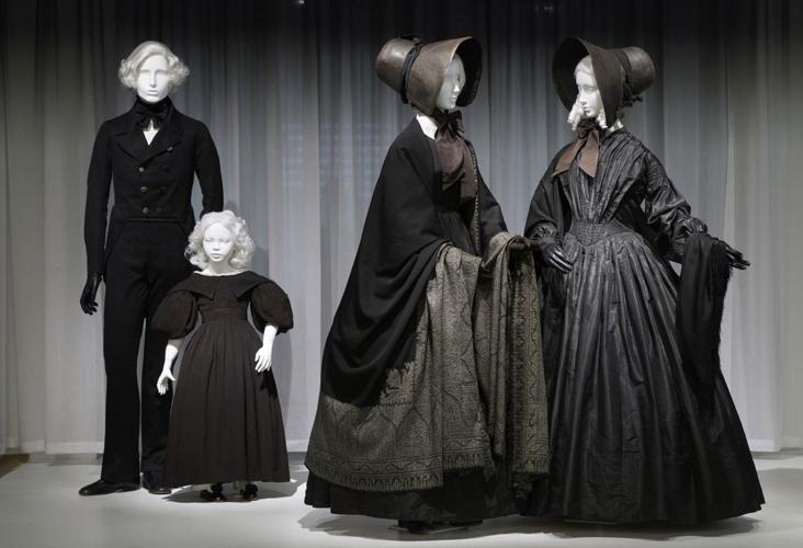 ‘Death Becomes Her’ How mourning dress has influenced fashion, even ...