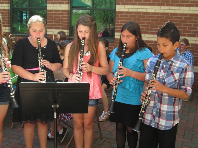 Salmon River Elementary School Band hits the road to entertain | News ...