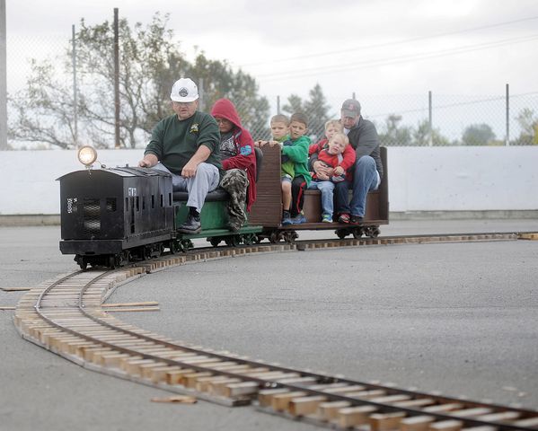 Model railroad enthusiasts share hobby at Massena Arena show | News ...