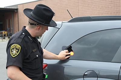 State Sheriff’s Association offering Yellow Dot kits for vehicles ...
