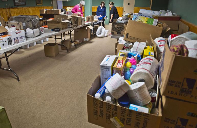 PHOTOS: Sorting donations for fire victims | Community Giving | nny360.com