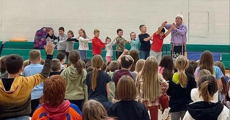 Native American storyteller visits Copenhagen school | Kidscontent ...