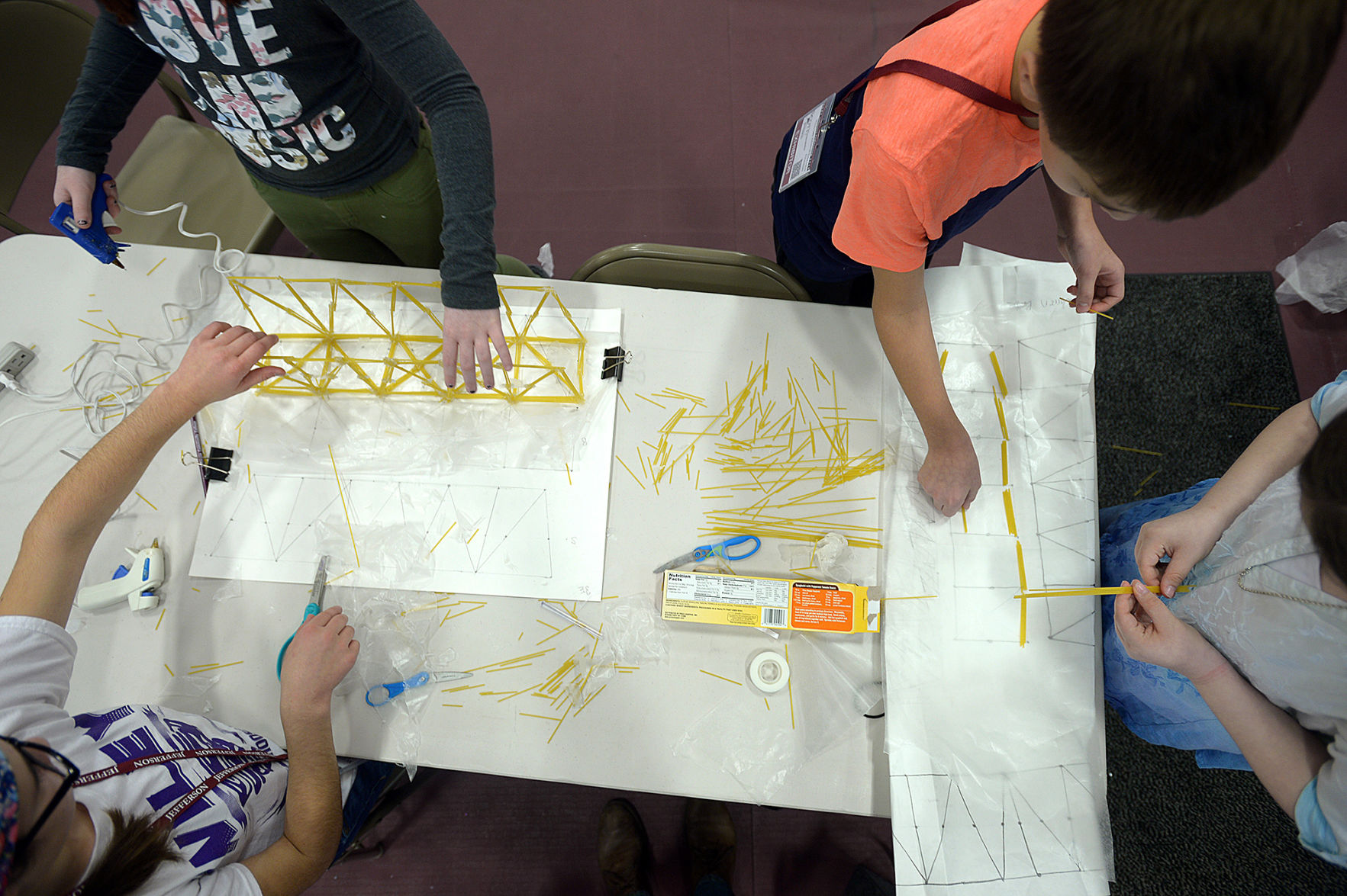 Spaghetti spans test students BRIDGE BUILDING CONTEST: Teams’ math ...