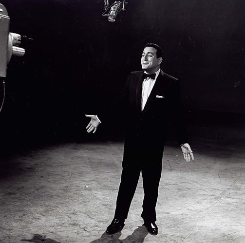 Tony Bennett, timeless singer who won over fans for decades, dies at 96 ...