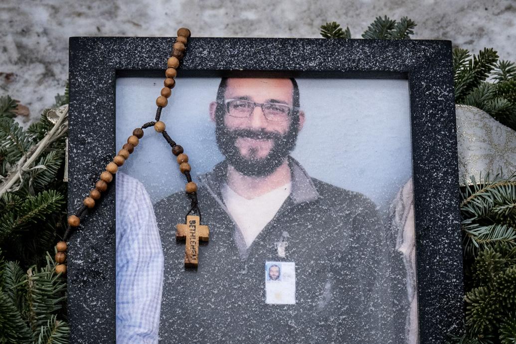 Scrutiny builds over killing of Alex Pretti as Trump sends Homan to ...
