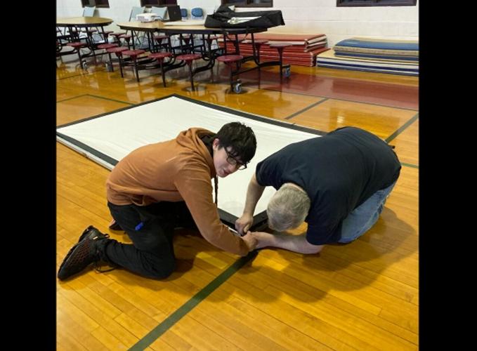 Students recognize fellow students during J.W. Leary Junior High awards ...