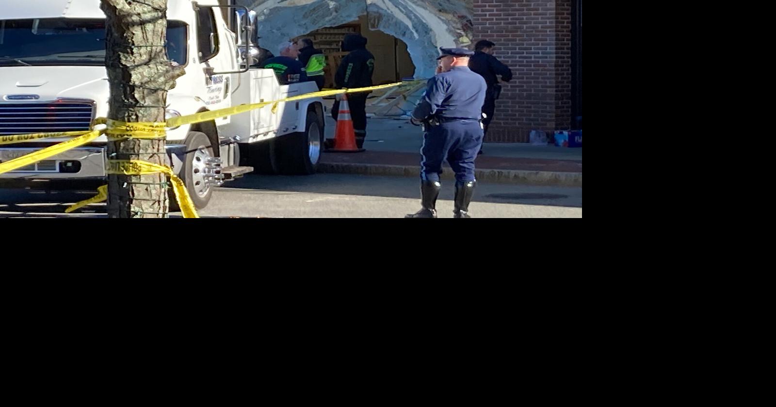 SUV crashes into Apple store; 1 dead, 16 injured | News | nny360.com