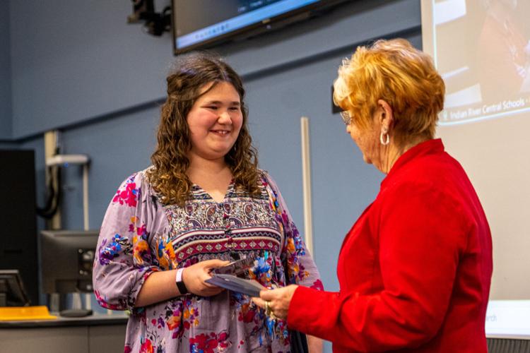 Leah Matteson a hero: Pamelia 12-year-old recognized for alerting ...