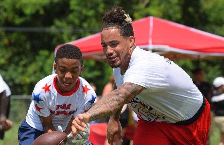Atlanta Falcons, former LSU linebacker Duke Riley hosts football camp ...