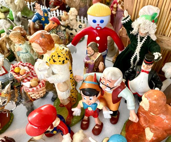 1,000-piece nativity scene includes Marge Simpson, The 3 Stooges and ...