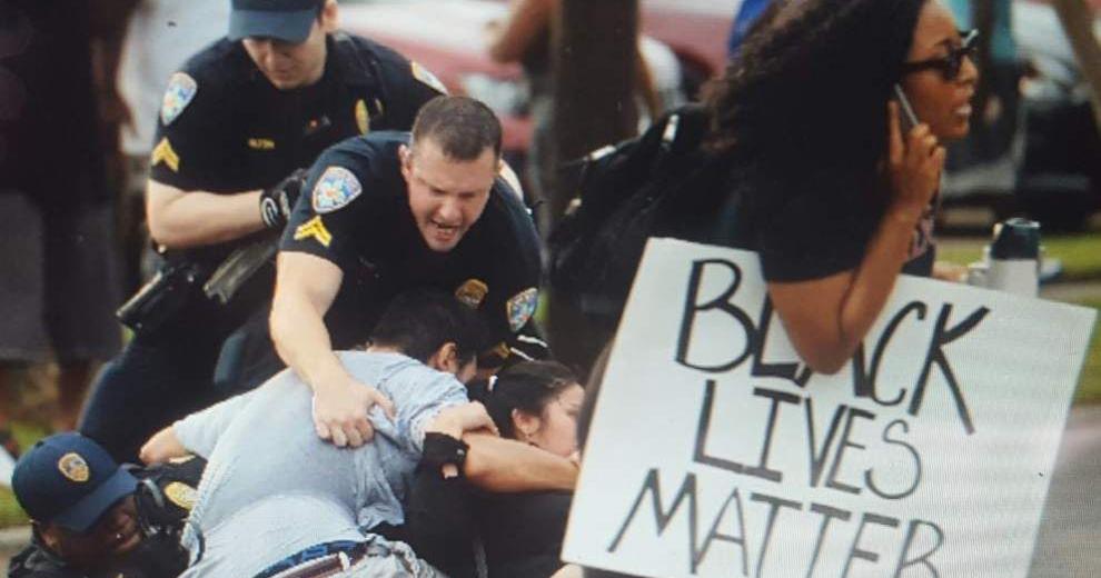 Alton Sterling protest intensifies as big crowd gathers near Baton ...