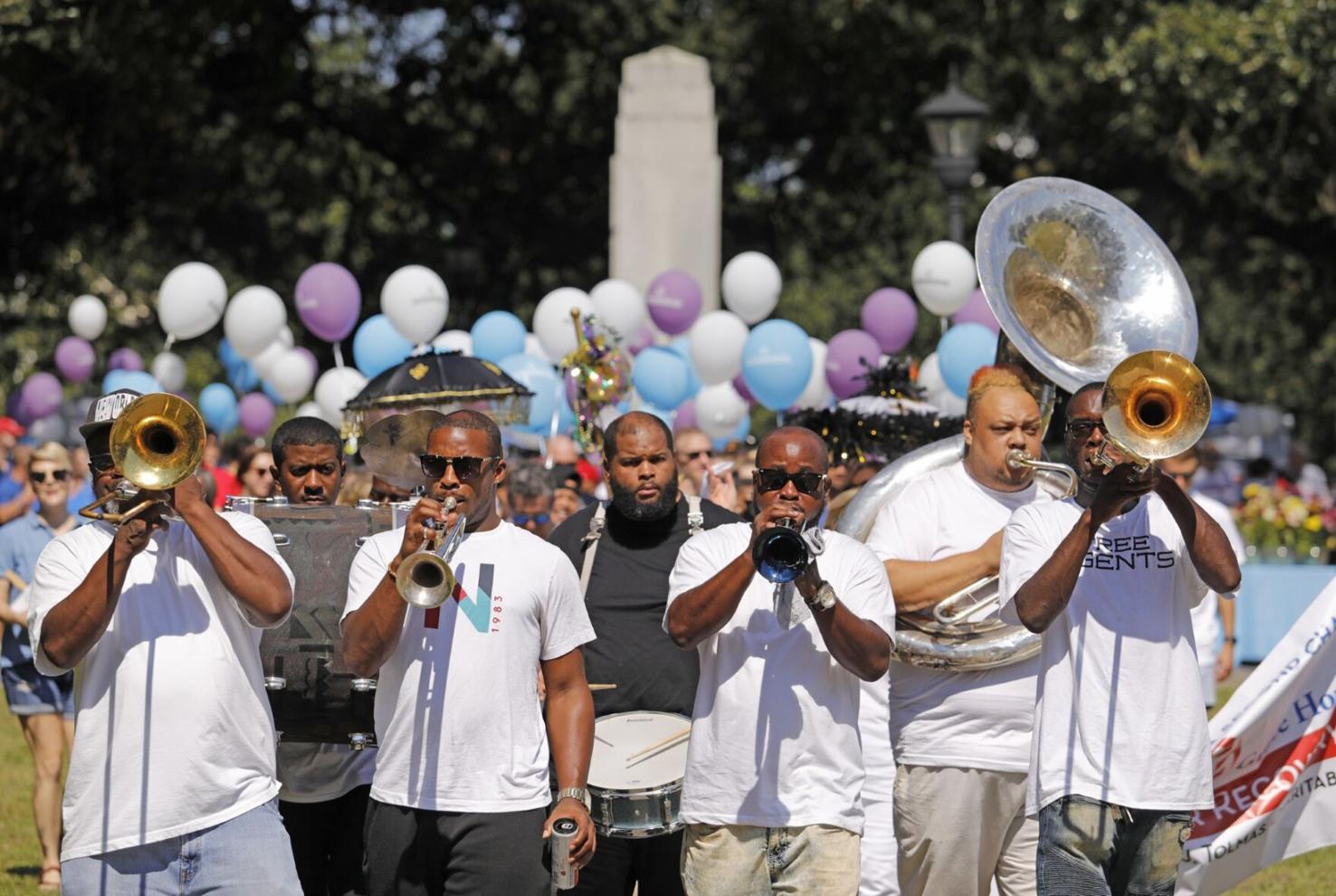 A New Orleans monument honors veterans at an Uptown park | Blake ...