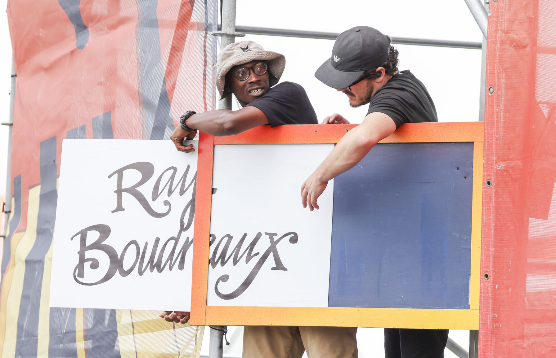 How Nan Parati draws 3,000 signs for New Orleans' Jazz Fest | Louisiana ...