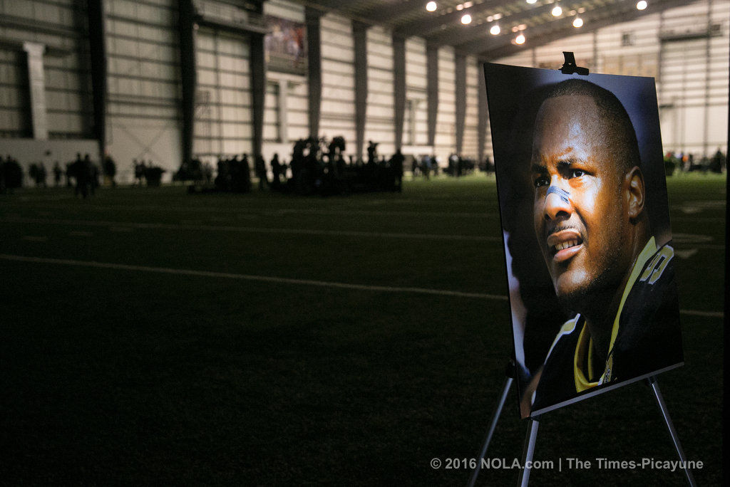 Will Smith death: Fans, former teammates pay respects at visitation for ...