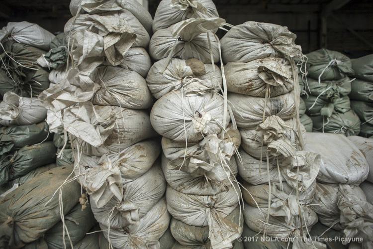 How to properly use sandbags for flood prevention: There's a wrong and ...