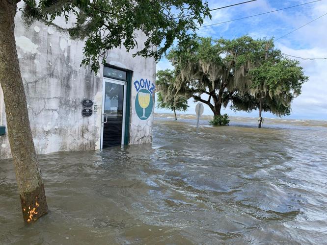 Old Mandeville streets flooded along Lake Pontchartrain after Cristobal ...