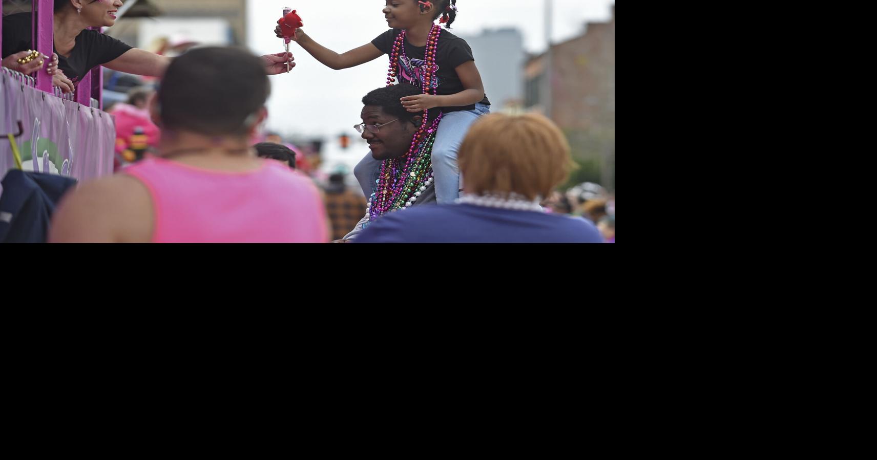 Beads, coconuts, doubloons: The history of Mardi Gras throws | Mardi ...