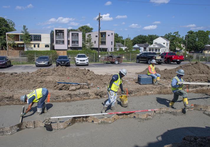 Corps of Engineers plugging last hole in New Orleans river levee — at ...
