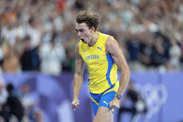 Mondo Duplantis sets world record with golden leap in Paris | LSU ...