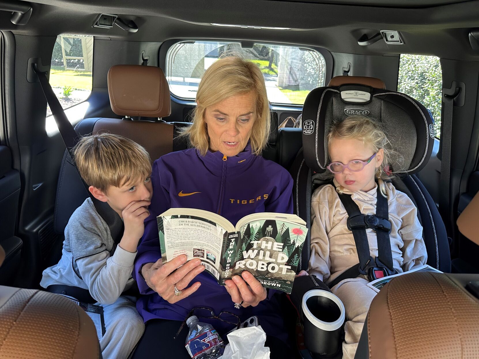 March Madness runs in family for Mulkey LSU basketball coach ...