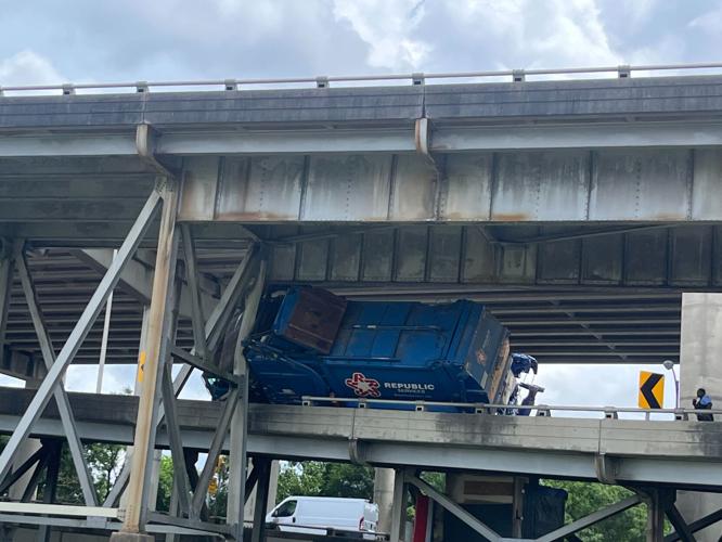 Garbage truck stuck on I-10 railing in New Orleans | Traffic | nola.com