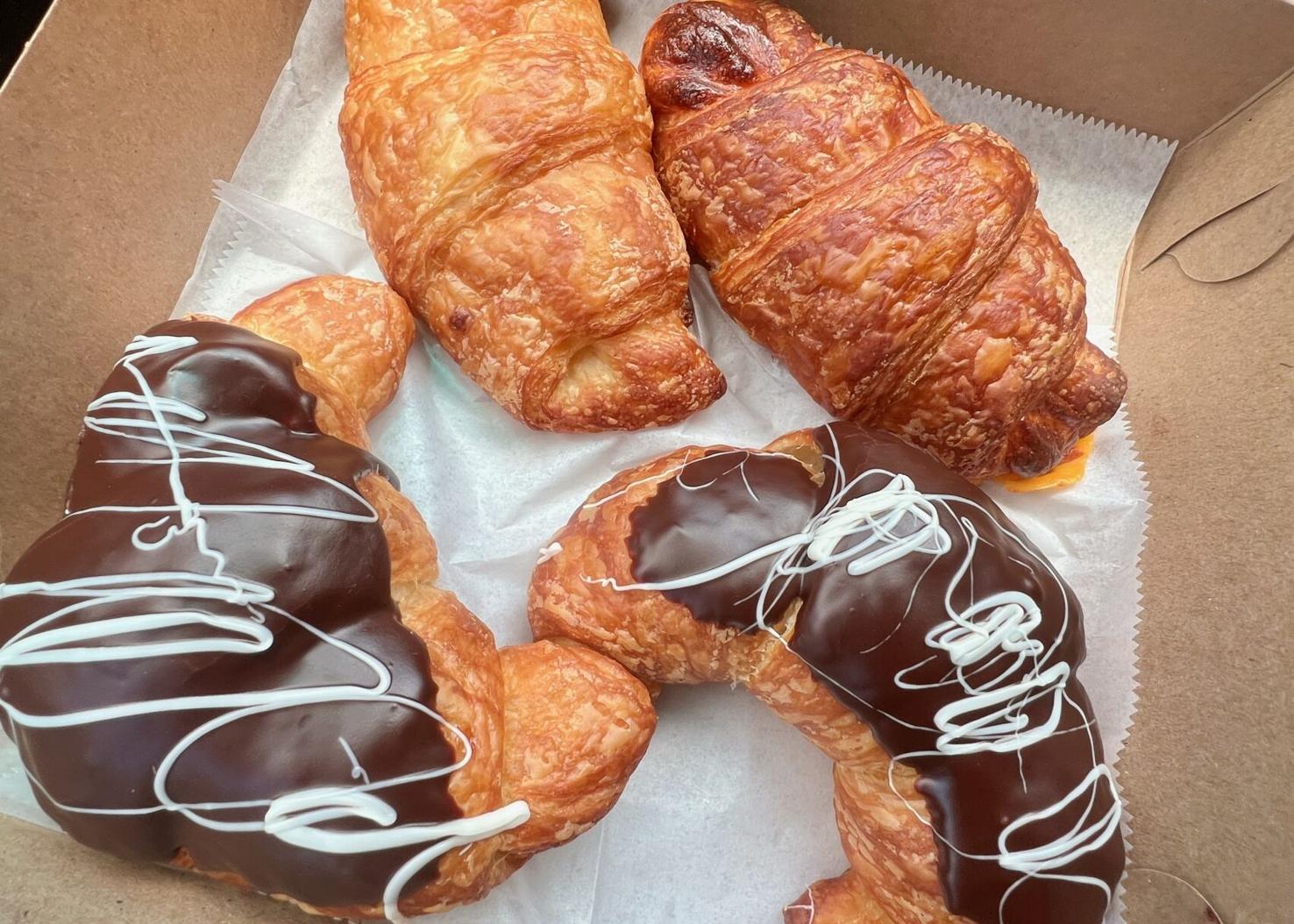 Hi-Do Bakery makes traditional king cake for Mardi Gras | Mardi Gras ...