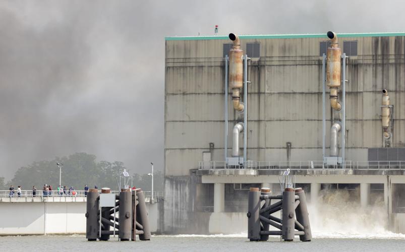 Francine allows test of Louisiana levee gates, pumps | Hurricane Center ...
