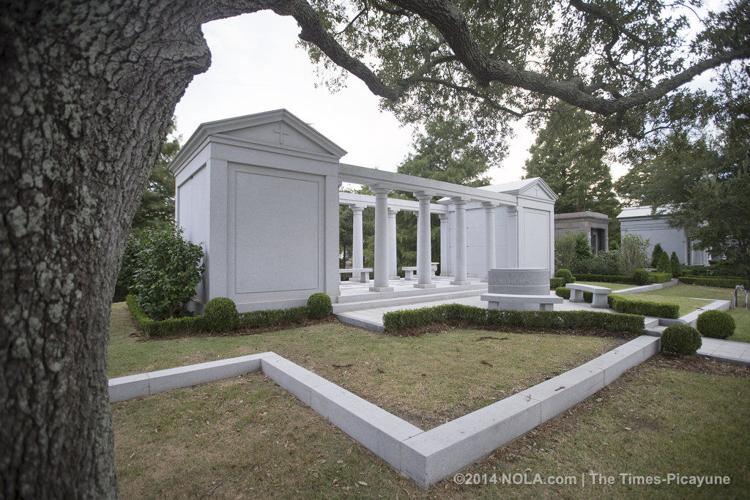 Grave thoughts: An artist finds inspiration at her family's neo ...